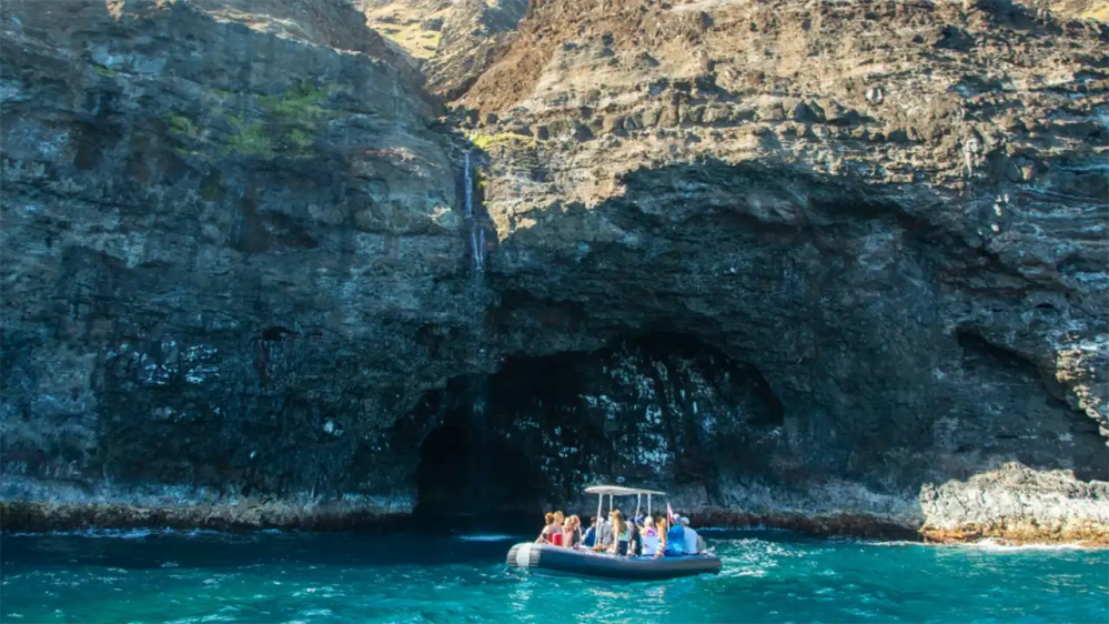 Explore Nā Pali Coast Sea Caves: Hidden Wonders